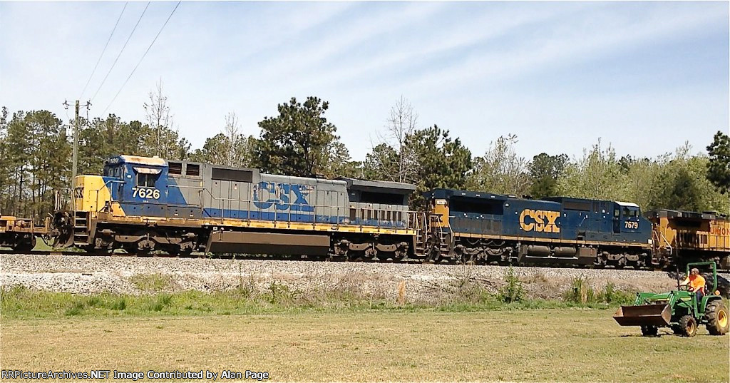 UP SD70ACe 8312 leads C44-9W 9780, CSX C40-8W 7679, and C40-8 7626